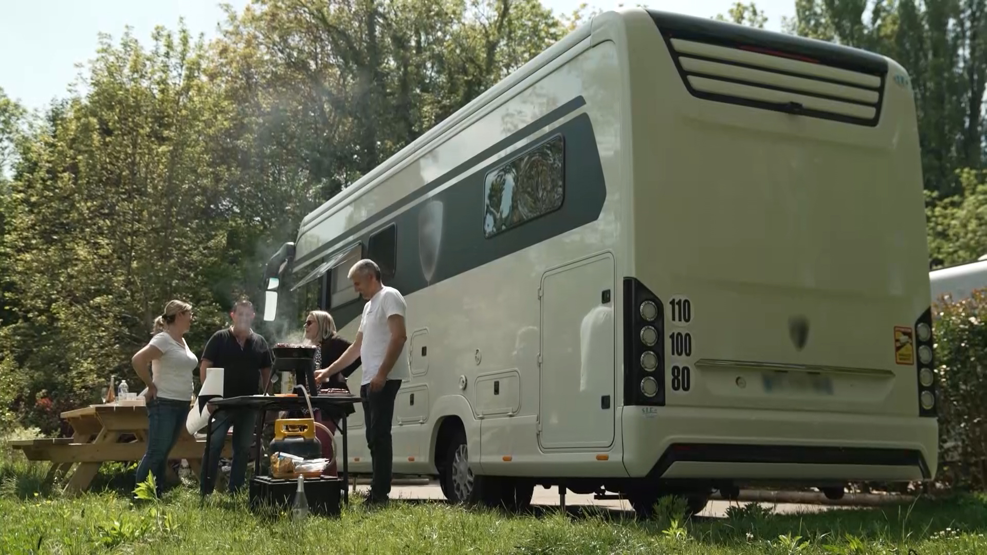 Mini ou XXL : la grande ruée sur les camping-cars - Patrick Spica ...